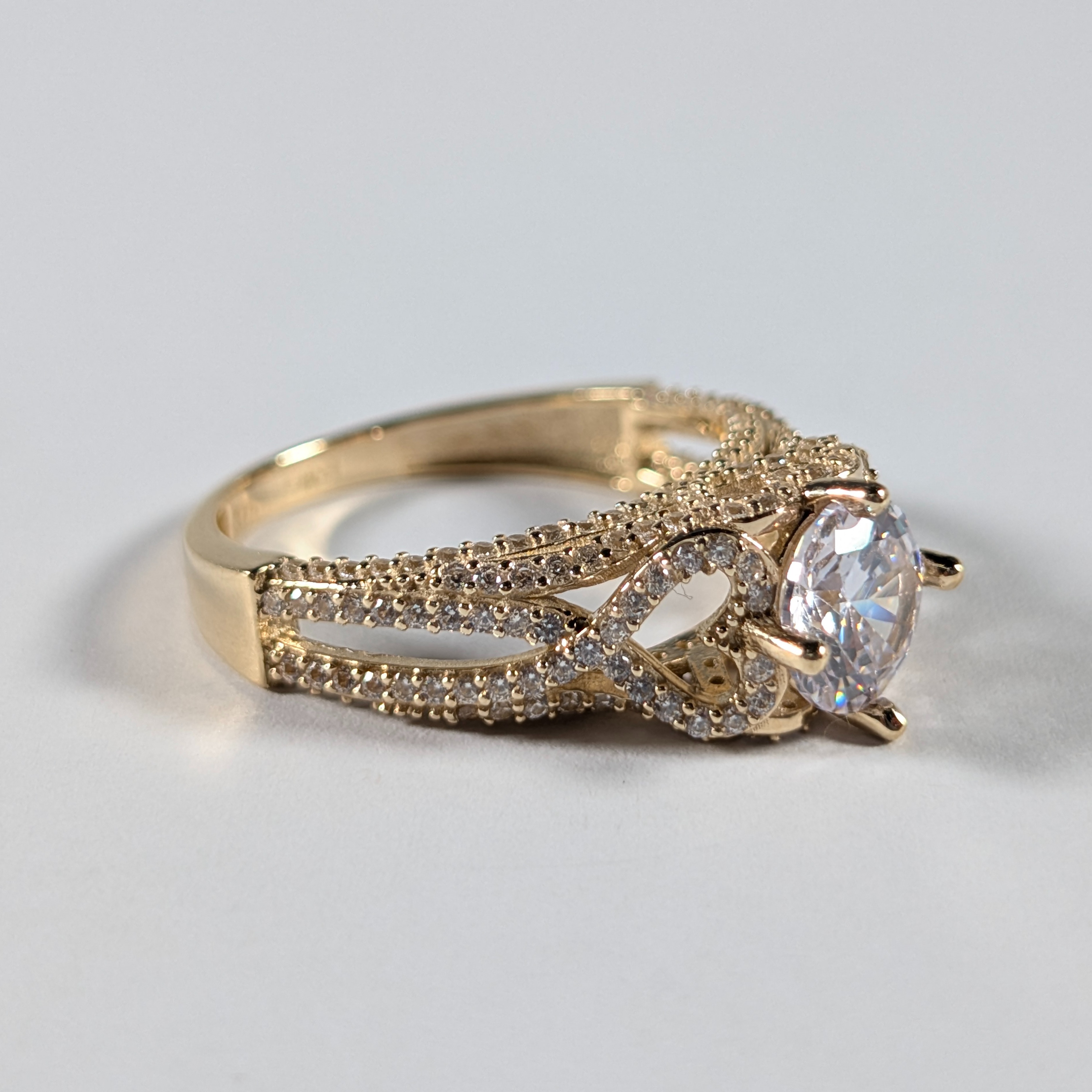 Pre-owned 9ct Gold Fancy *CZ* Engagement Style Ring Size S1/2 - Own4Less